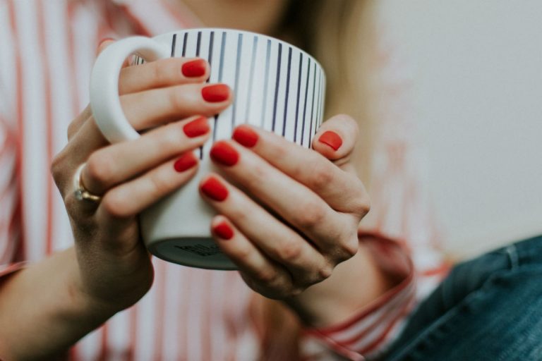 Como Parar de Roer Unhas: 16 Dicas Infalíveis e Definitivas | SaúdeLAB