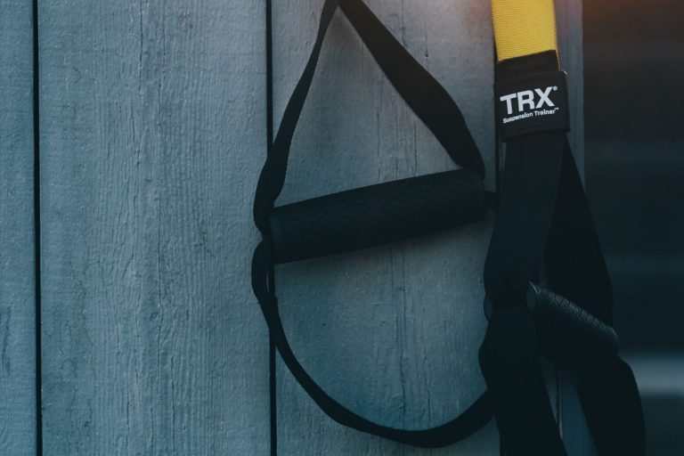 TRX: o que é, benefícios, melhores aparelhos e exercícios