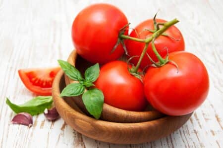 Benefícios do tomate: 15 vantagens para inserir na sua dieta (com ...