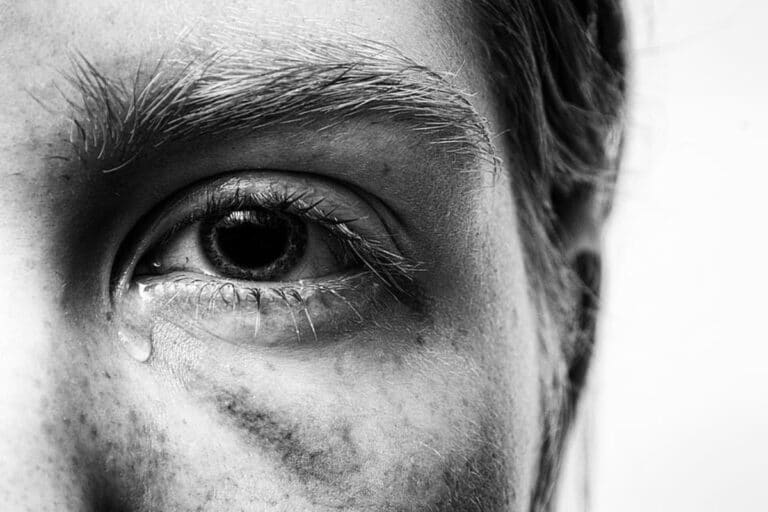 5 sinais de que você tem trauma emocional: saiba como identificar ...